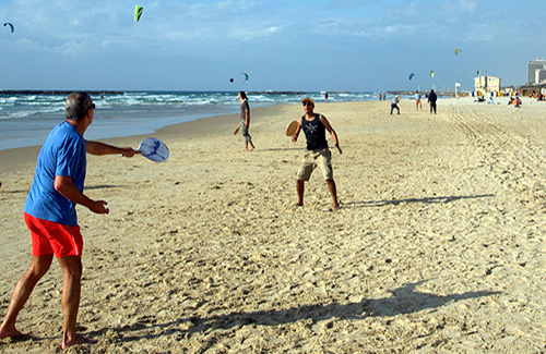 Matkot, Israel's Beachside Ball Game | Hadassah Magazine